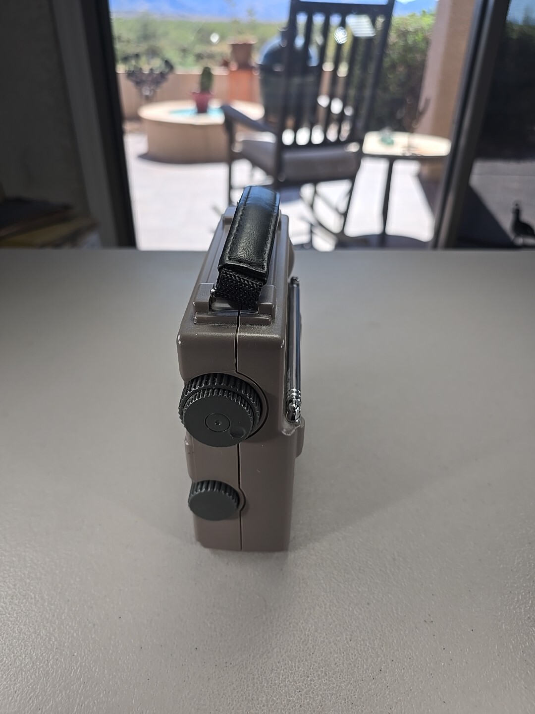 Grundig FR-200 Brown Radio AM FM SW1 Battery Hand Crank Flashlight ...