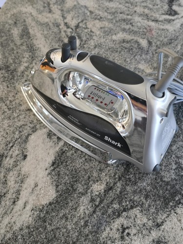 Shark Professional Euro-Pro Electric Iron GI490 Xtended Steam Burst ...