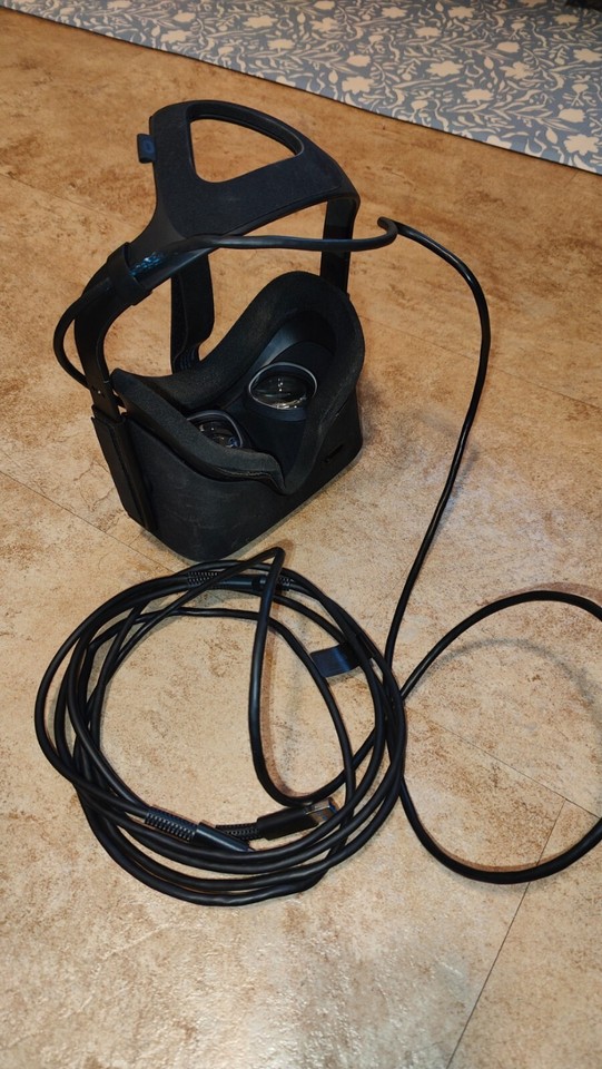 Oculus Rift CV1 Headset + 2 Controllers + 3 Sensors - Original Box | eBay