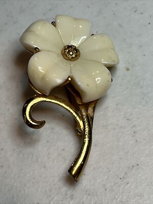 MONET FLOWER PIN BROOCH GOLD TONE IVORY COLOR | eBay