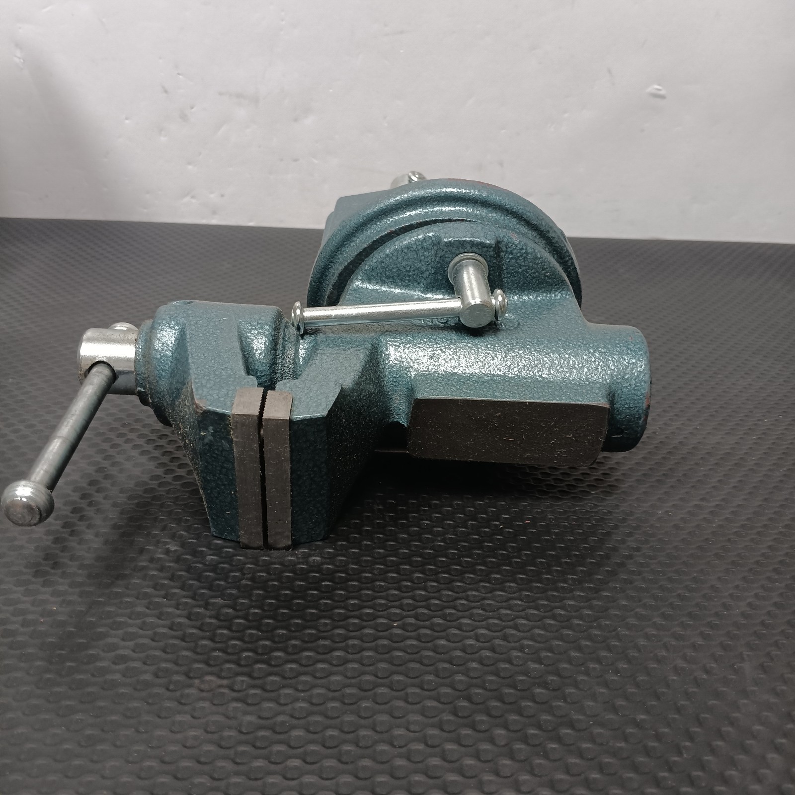 WILTON Portable Vise: Std Duty, Enclosed, 2 1/2 in Jaw Face Wd, 2 1/4 ...