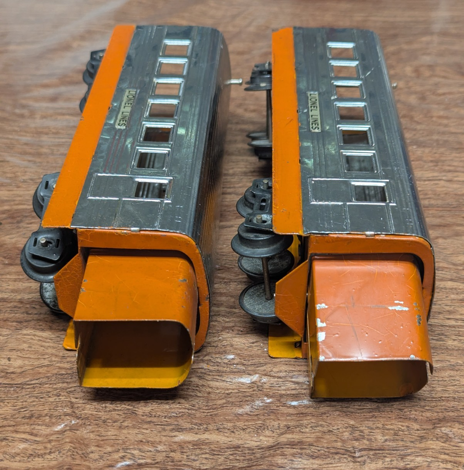 LOT of 2 Lionel Junior STREAMLINE Coach Passenger Cars MARKED "LIONEL ...