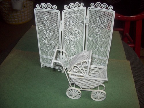LOT OF TWO WHITE WIRE BABY CARRIAGE & 3-PANEL FOLDING SCREEN-DOOLHOUSE ...