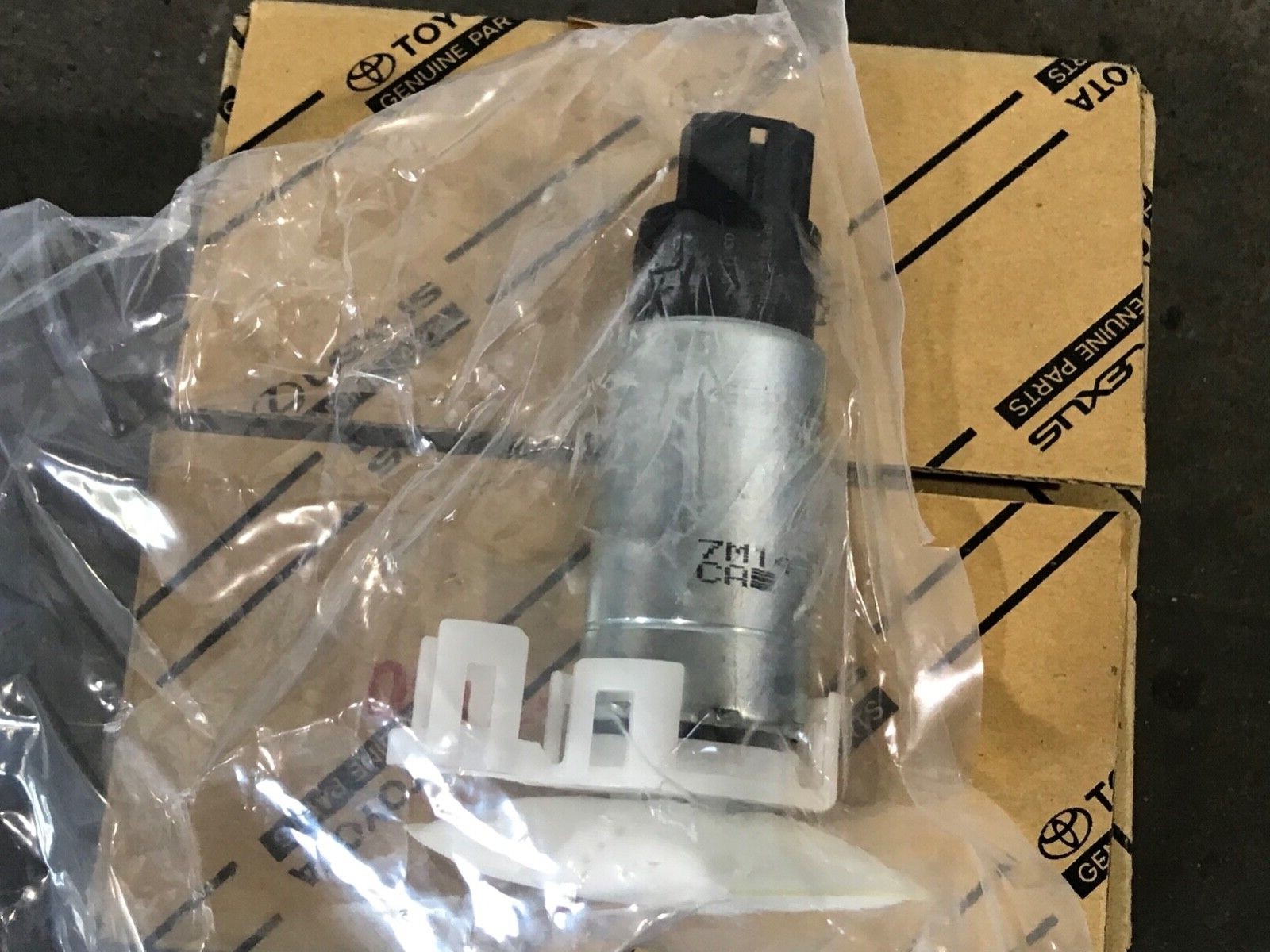Lexus Toyota Fuel Pump Assembly | 23220-38041 | Genuine OEM | Gasoline ...