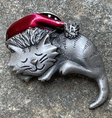 Vintage Brooch Sleeping Cat Kitten Christmas Santa Hat JJ Jewelry Hat ...