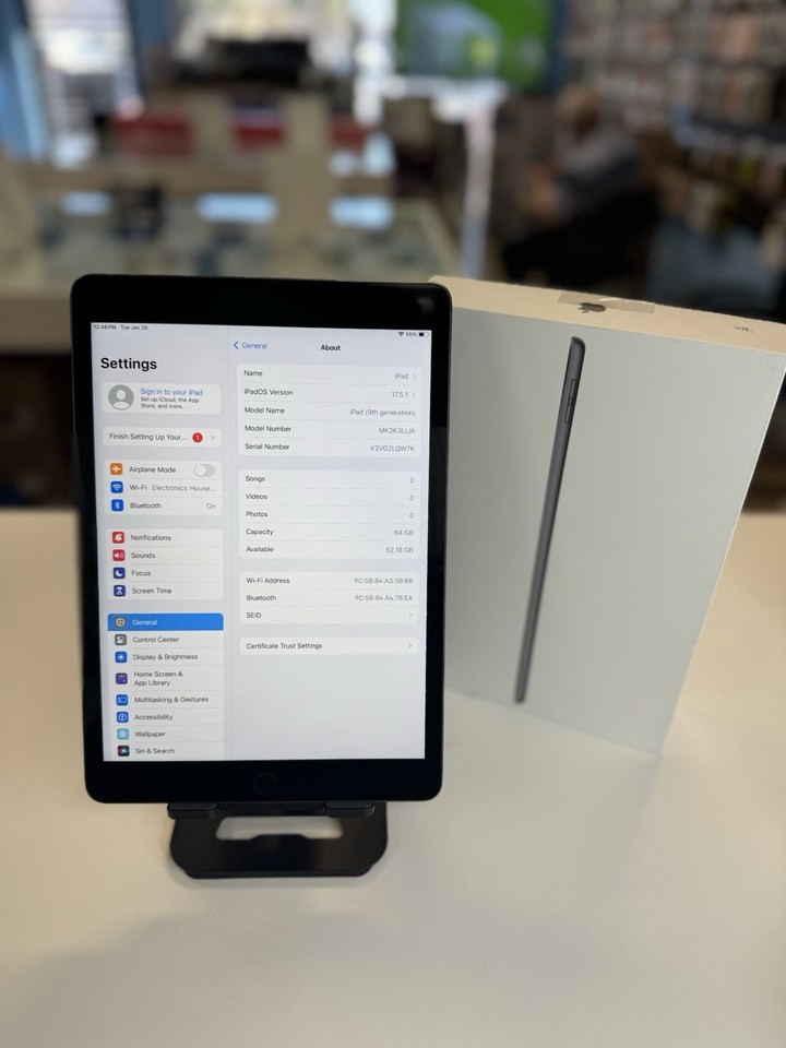 iPad 9th Gen 64gb Gray Color IOS 17.5.1 Excellent Condition %100 ...