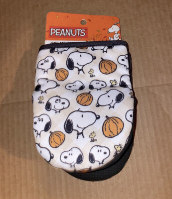 Peanuts Snoopy HALLOWEEN PUMPKIN 2 pack Mini Mitts new | eBay