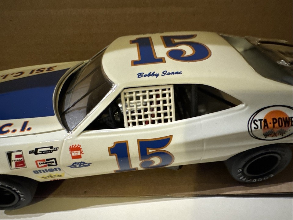 1/25 Built Up #15 Bobby Isaac Ford Torino Model Car. Free Shipping | eBay