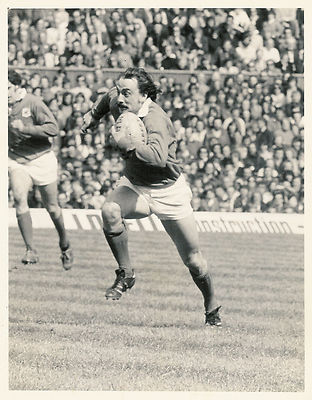 CLIVE REES LONDON WELSH & WALES RUGBY PHOTOGRAPH 8" x 6" (20cm x 15cm ...