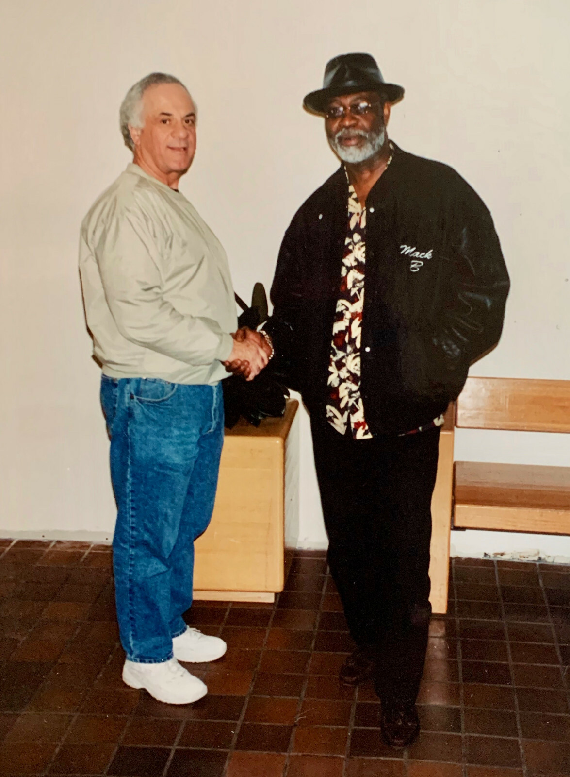 EARSELL MACKBEE Minnesota Vikings Signed B/W 8x10 W/COA #4 | eBay