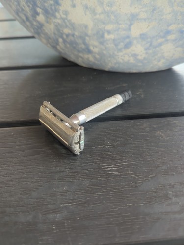 Vintage 1951 Gillette Black Tip Safety Razor, W3 Date Code | eBay