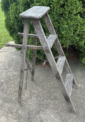 Vintage 4 Foot 4' Wood Stepladder 3 - 4 Step Ladder - Heavy usage/wear ...