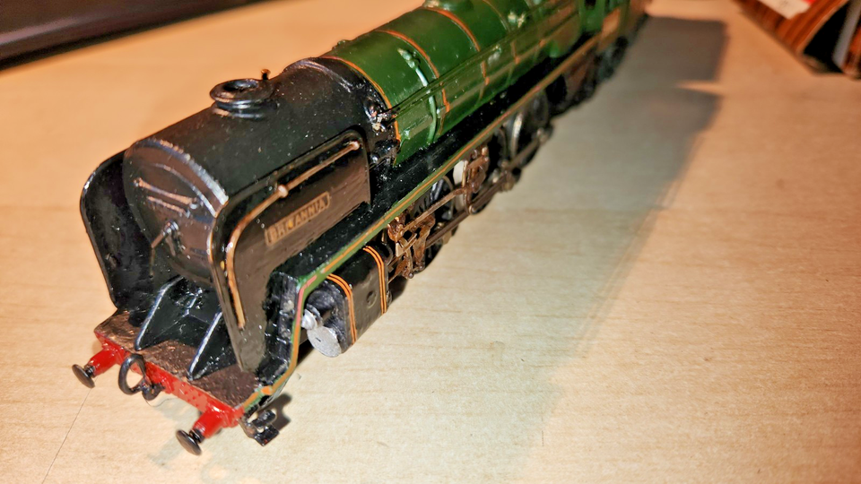 Hornby? 3 Rail Britannia Class 7MT 4-6-2 Britannia 70000 BR Green | eBay UK