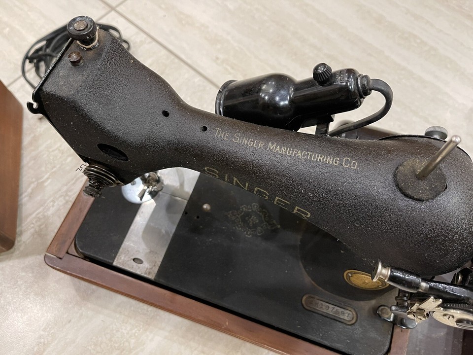 Antique Singer Sewing Machine Portable With Bentwood Case Excellent ...