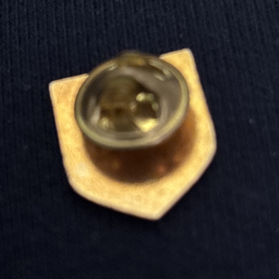 BRITISH MILITARY ROYAL ARTILLERY Gold Tone & Enamel lapel Pin Badge ...