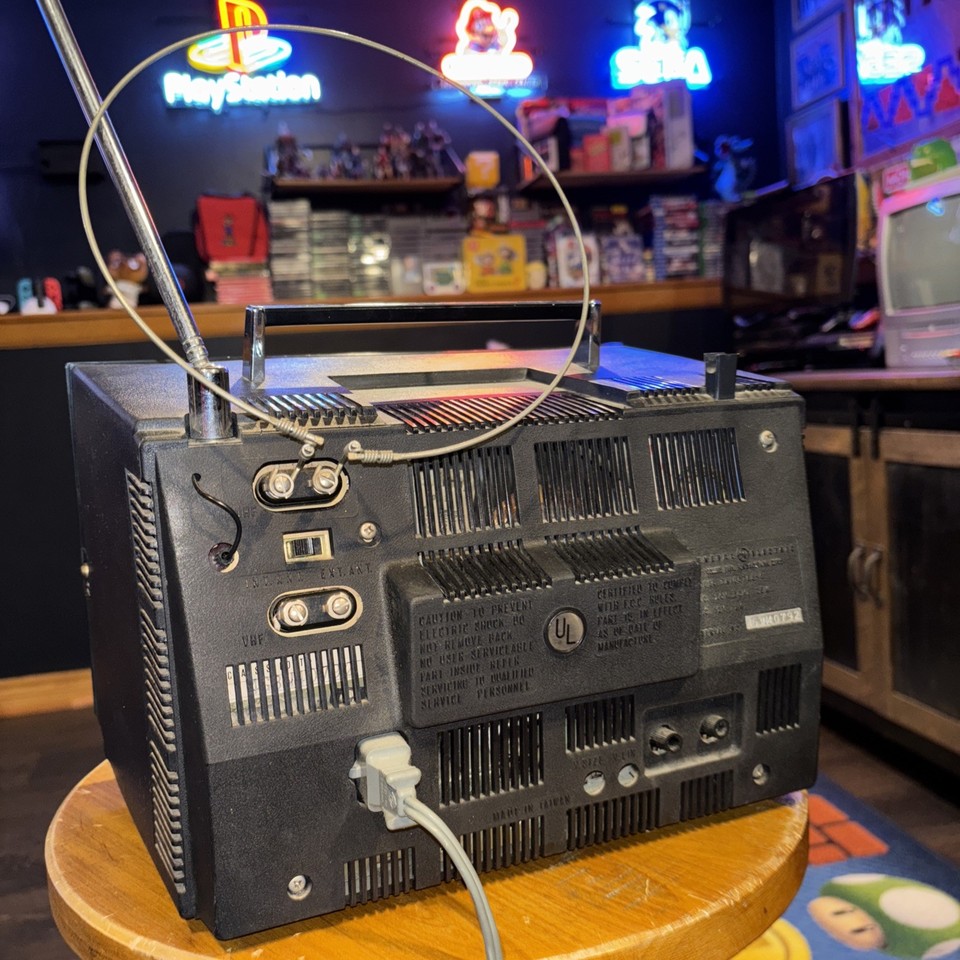 VINTAGE GENERAL ELECTRIC GE PORTABLE 10" BLACK & WHITE SOLID STATE TV ...