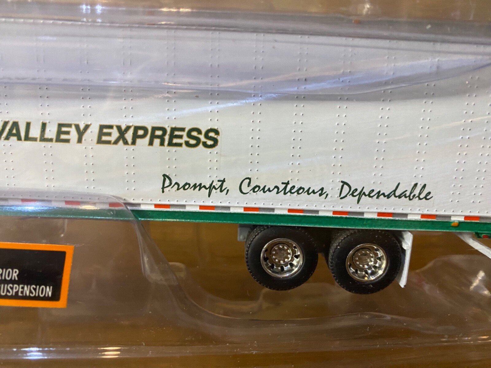 1/64 DCP INTERNATIONAL DAY CAB * 53FT. DRYVAN “MOUNTAIN VALLEY EXPRESS ...