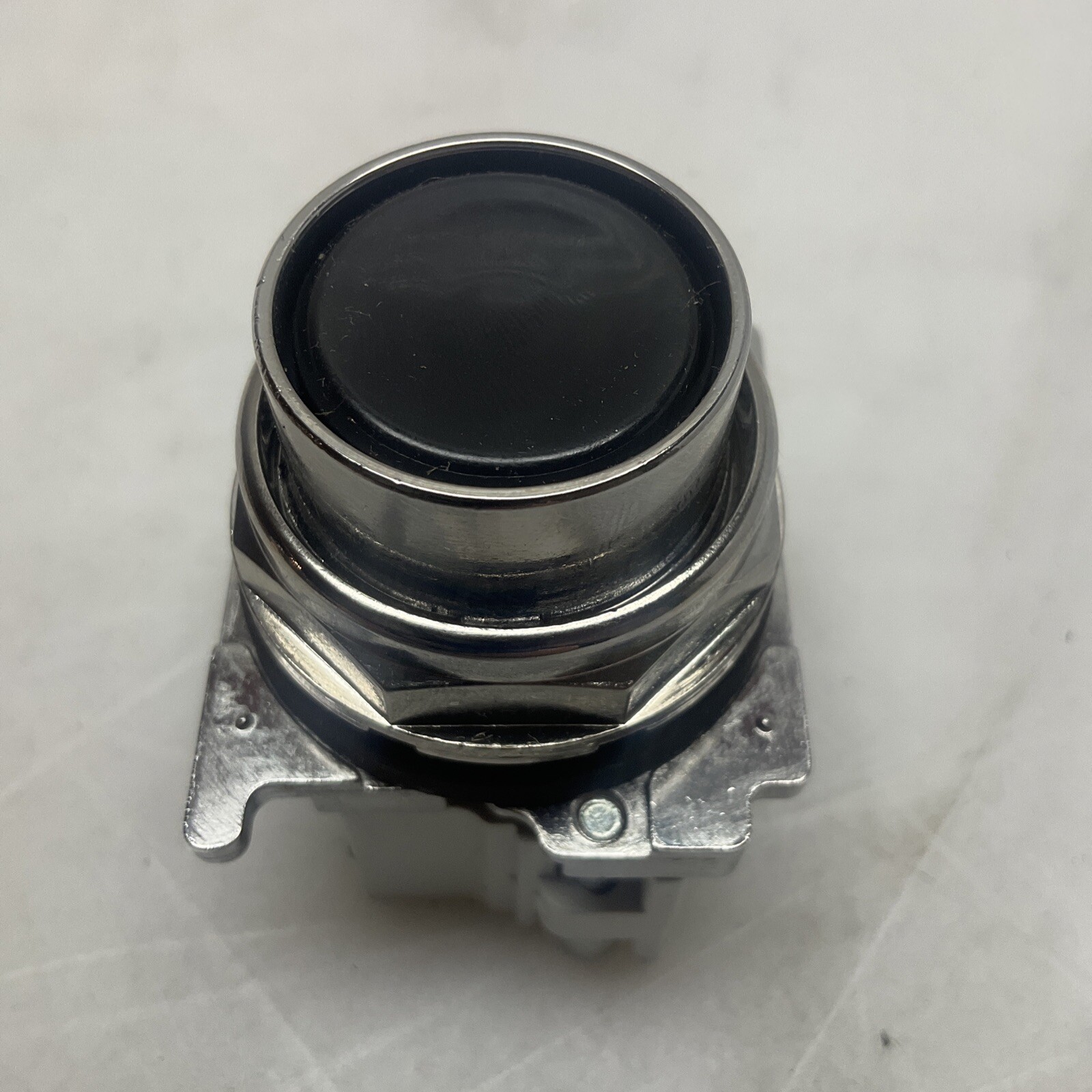 Eaton 10250T23B Pushbutton Non-Illuminated 6A 600V 1NO Black NEMA 3/3R ...