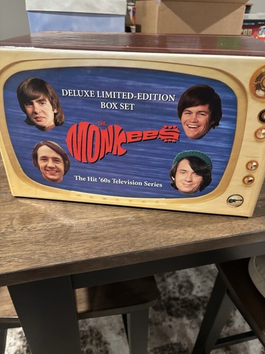 Deluxe Box Set The Monkees TV Series COMPLETE, LIKE NEW Rhino VHS Video ...