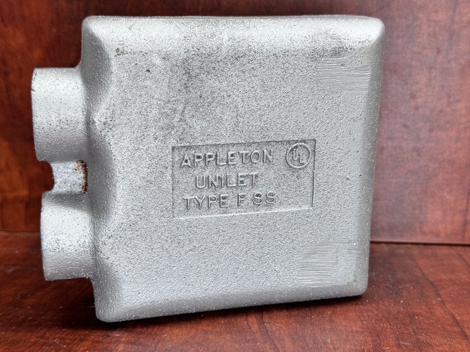 Appleton FSS-2-75, 3/4" Cast Iron Device Box 1-Hub 2-Gang Outlet Unilet ...