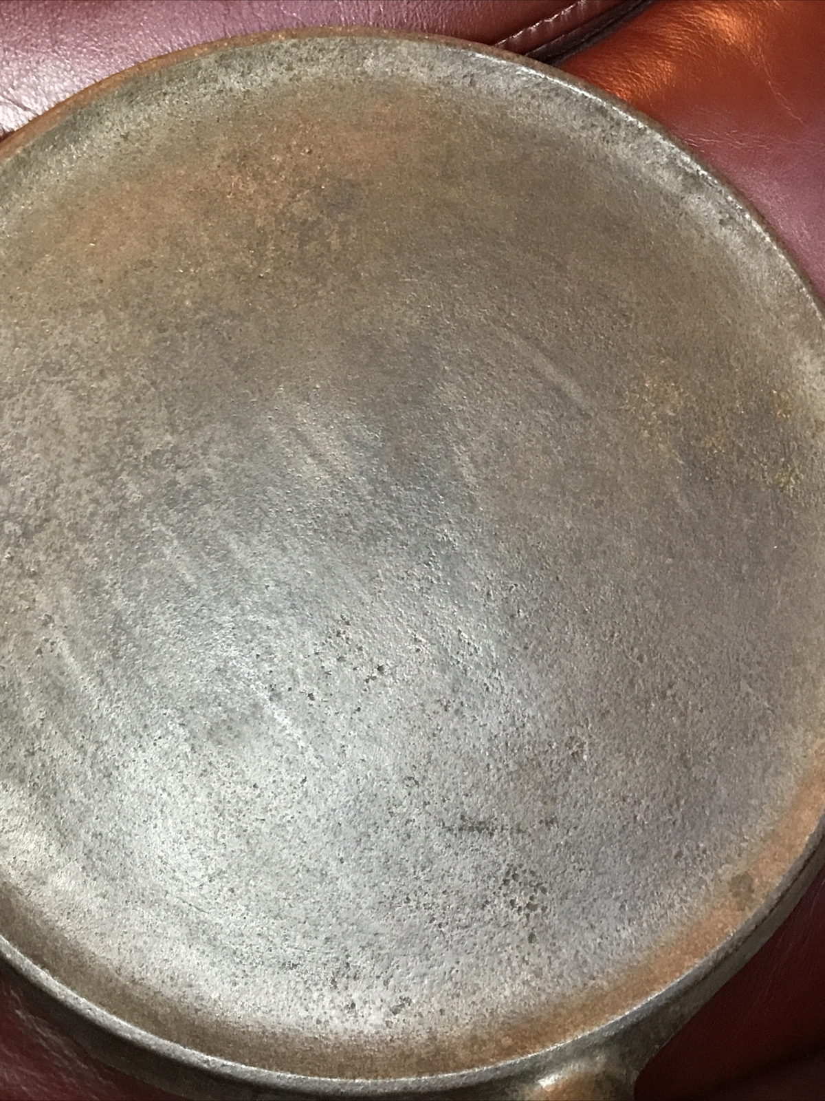 GRISWOLD CAST IRON #7 GRIDDLE 607 LARGE BLOCK LOGO - Chunk Missing On ...