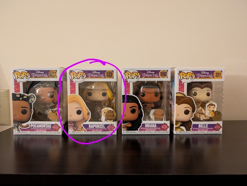 Funko POP! Ultimate Princess Collection Rapunzel (Gold) w/ Pin ...