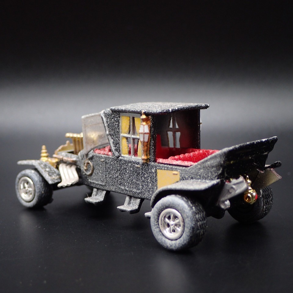THE MUNSTERS BARRIS KOACH CUSTOM BARN FIND 1:64 SCALE DIORAMA DIECAST ...