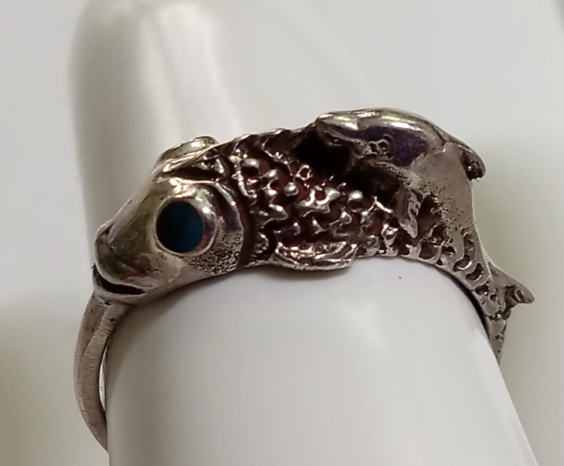 STERLING SILVER RING SZ 8.25 LITTLE DOLPHIN RIDING on a SCALED BLUE ...