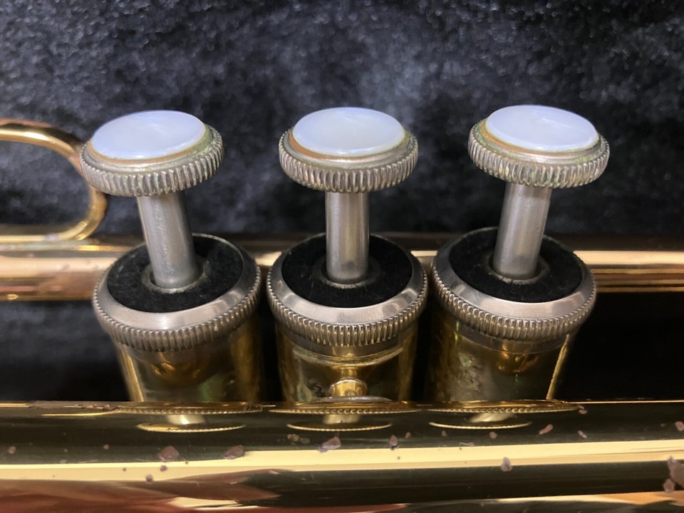 Yamaha YTR-2330 Bb Trumpet with Mouthpiece W/Case Gold Brass Trumpet ...