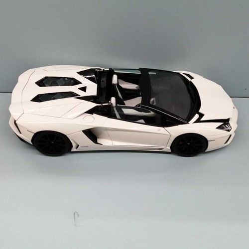 1/18 scale AUTOart Lamborghini Aventador LP700-4 Roadster White w/ Box ...