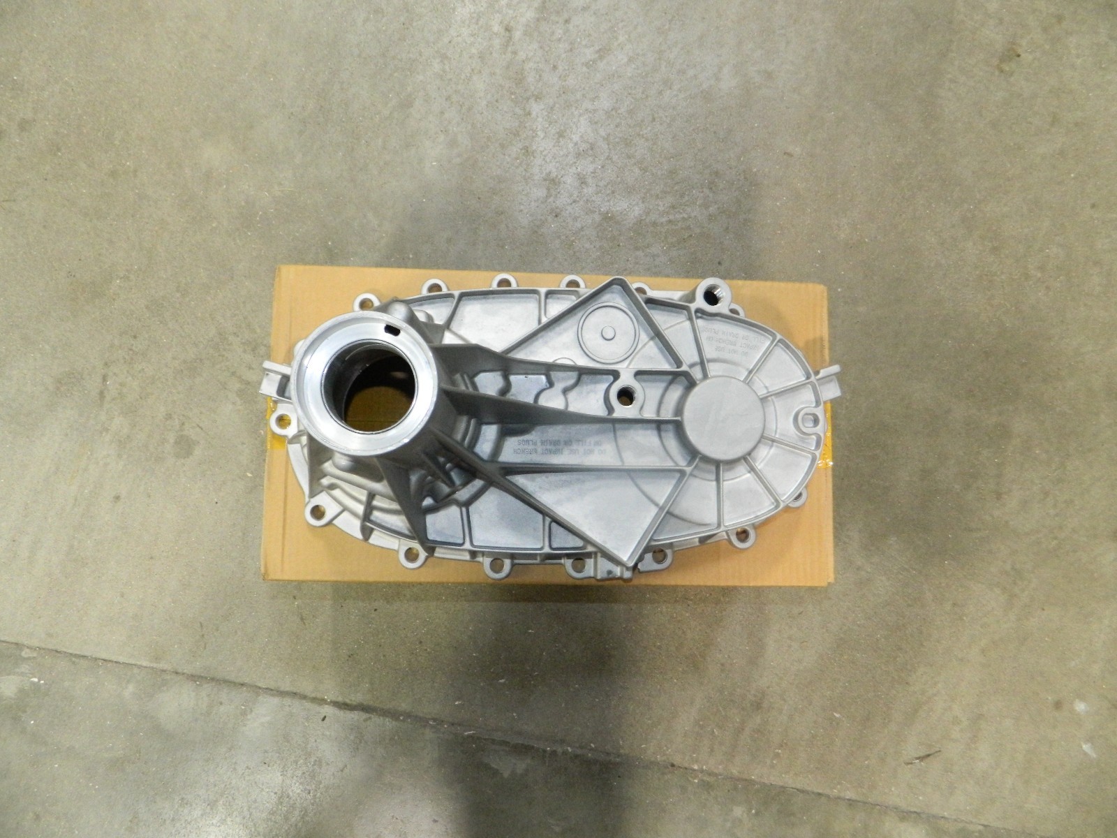 149 246GM 261HD 263HD GM Transfer Case Rear 1/2 Tailhousing Chevy 1999 ...