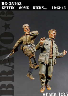 Bravo*6 1/35 B6-35103 WWII "Gettin' Some Kicks!", 1943-45 - 2 Figures ...
