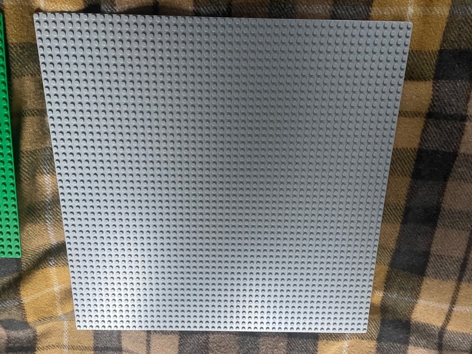 LEGO - GREY BASE PLATE - SIZE 48 x 48 STUDS & GREEN BASE PLATE 32 x 32 ...