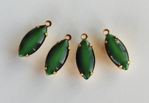 VINTAGE GLASS NAVETTE MARQUIS PENDANT BEADS • 15x7mm • DARK GREEN ...