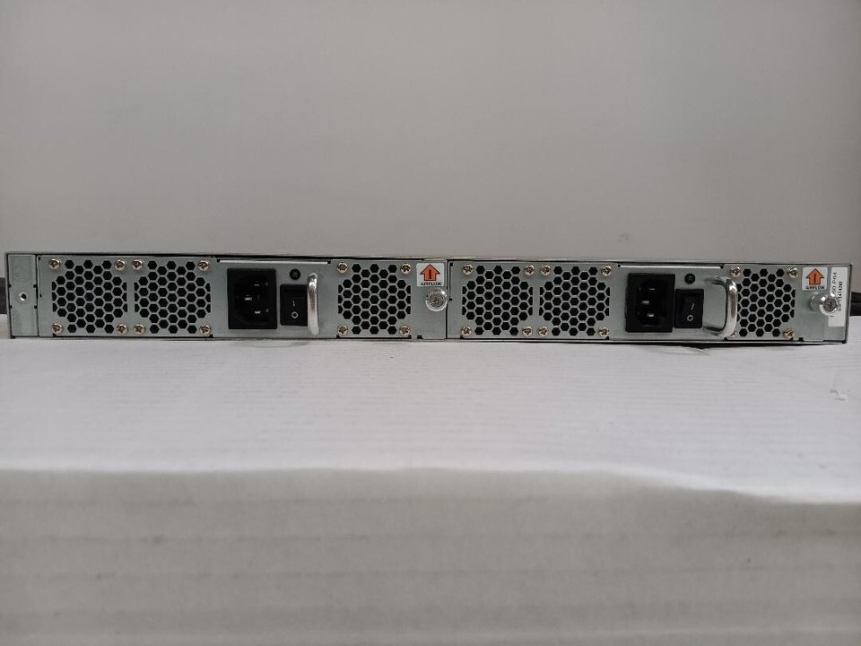 IBM SAN64B-7 8960-P64 64GB FC switch Brocade G720 w/(24) active ports ...
