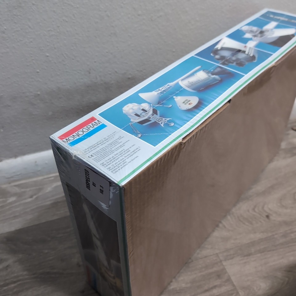 46-5082 MONOGRAM 1/144 Scale APOLLO SATURN V ROCKET Plastic Model Kit ...