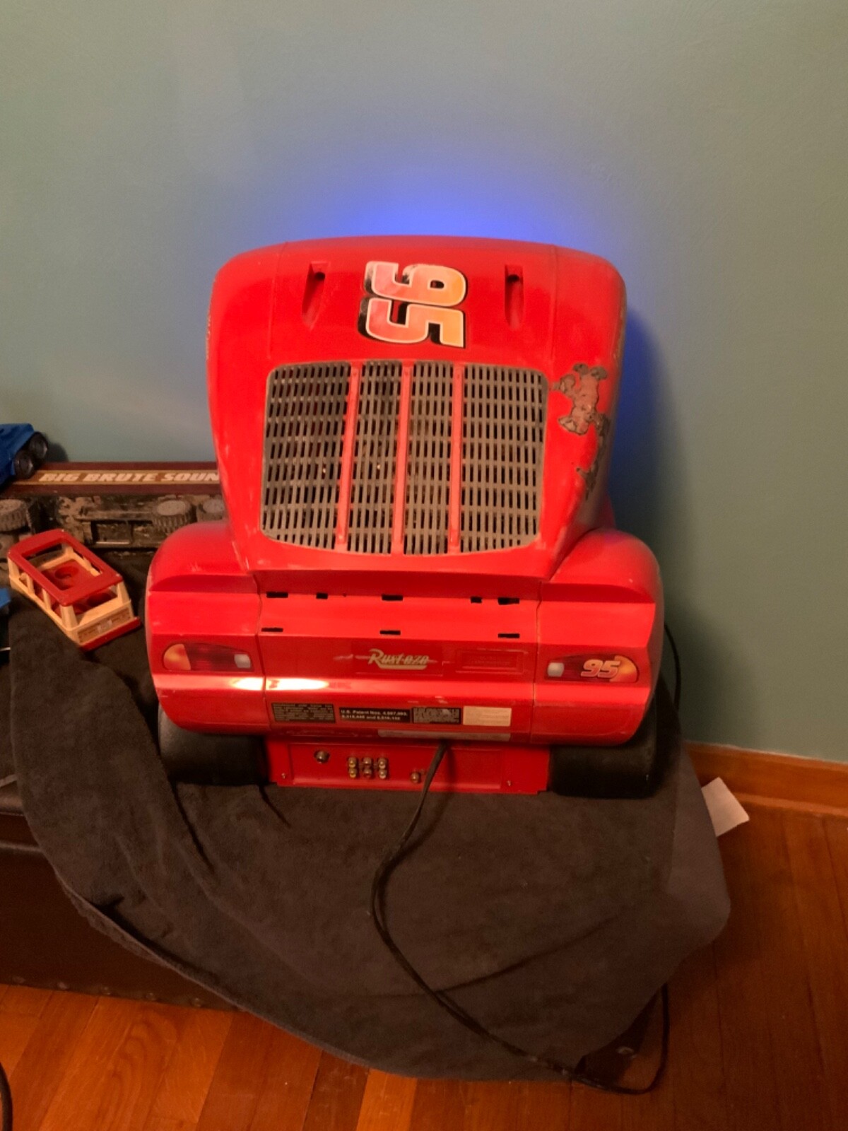 Disney Pixar Cars Lightning Mcqueen 13" CRT TV DVD Combo Television for ...