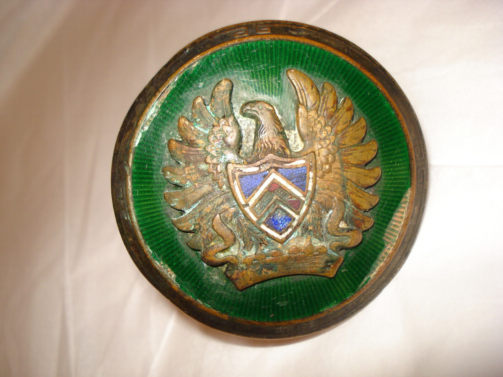 ANTIQUE "PEERLESS" AUTOMOBILE RADIATOR CLOISONNE GREEN EMBLEM BADGE ...