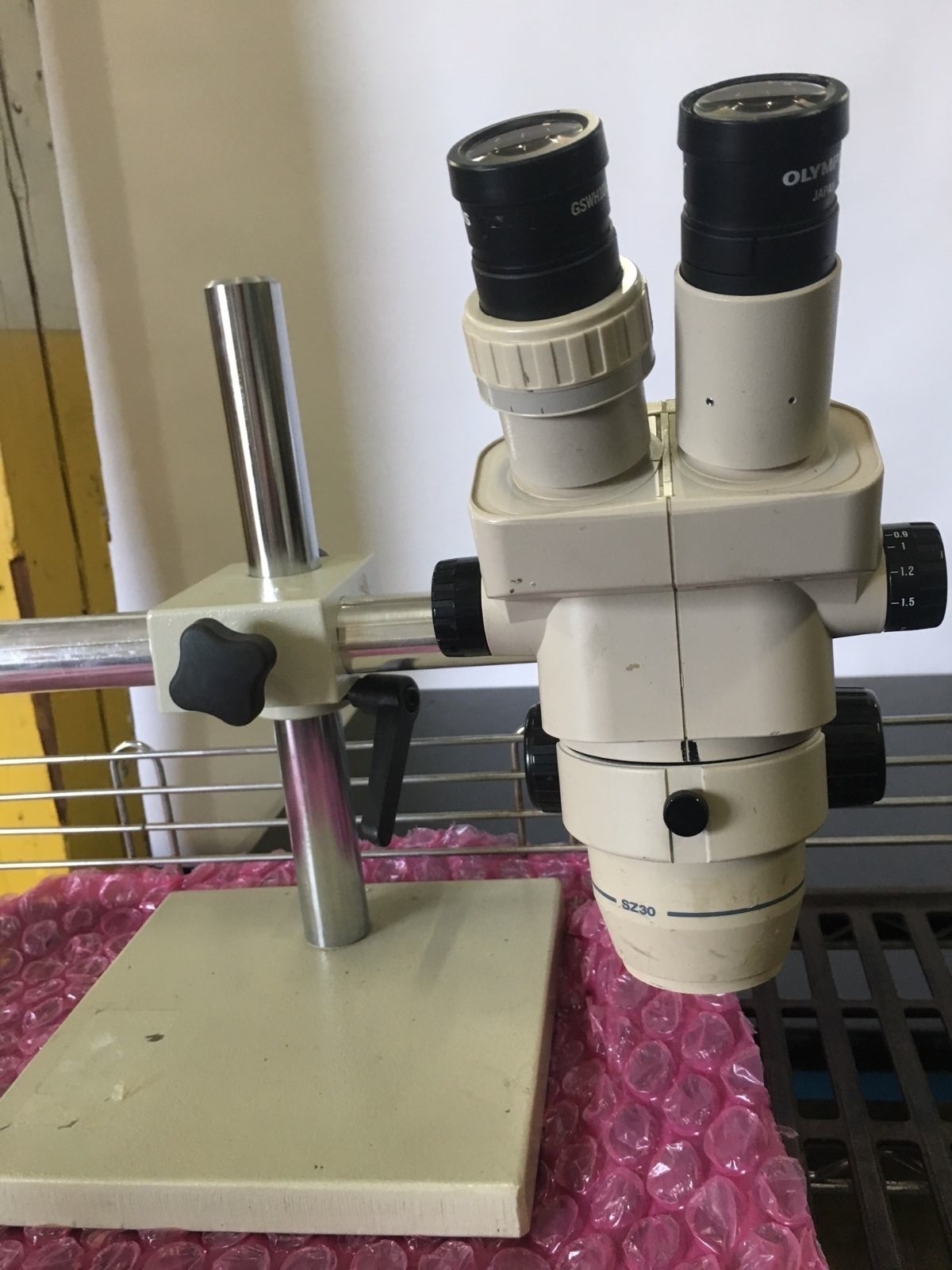 Olympus SZ30 Stereo Zoom Microscope, SZ-STB1 E-Arm on Boom Stand & 2 ...