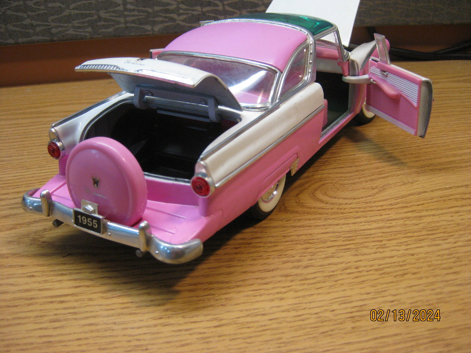 1/18 1955 FORD CROWN VICTORIA, PINK & WHITE, ROAD LEGENDS , NO BOX | eBay