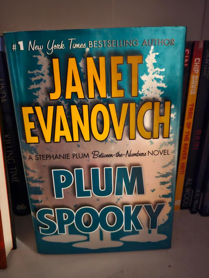 PLUM SPOOKY - A BETWEEN-THE-NUMBERS NOVEL | eBay