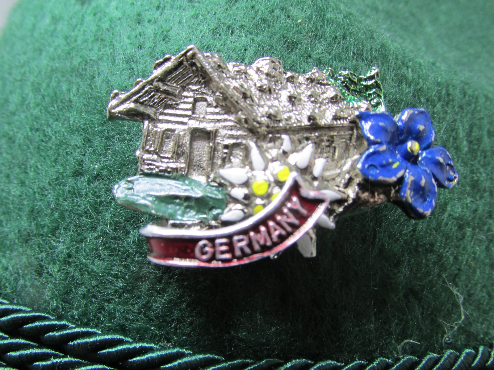 Alpine Chalet With Edelweiss Flowers Oktoberfest Hat Pin (Germany) | eBay