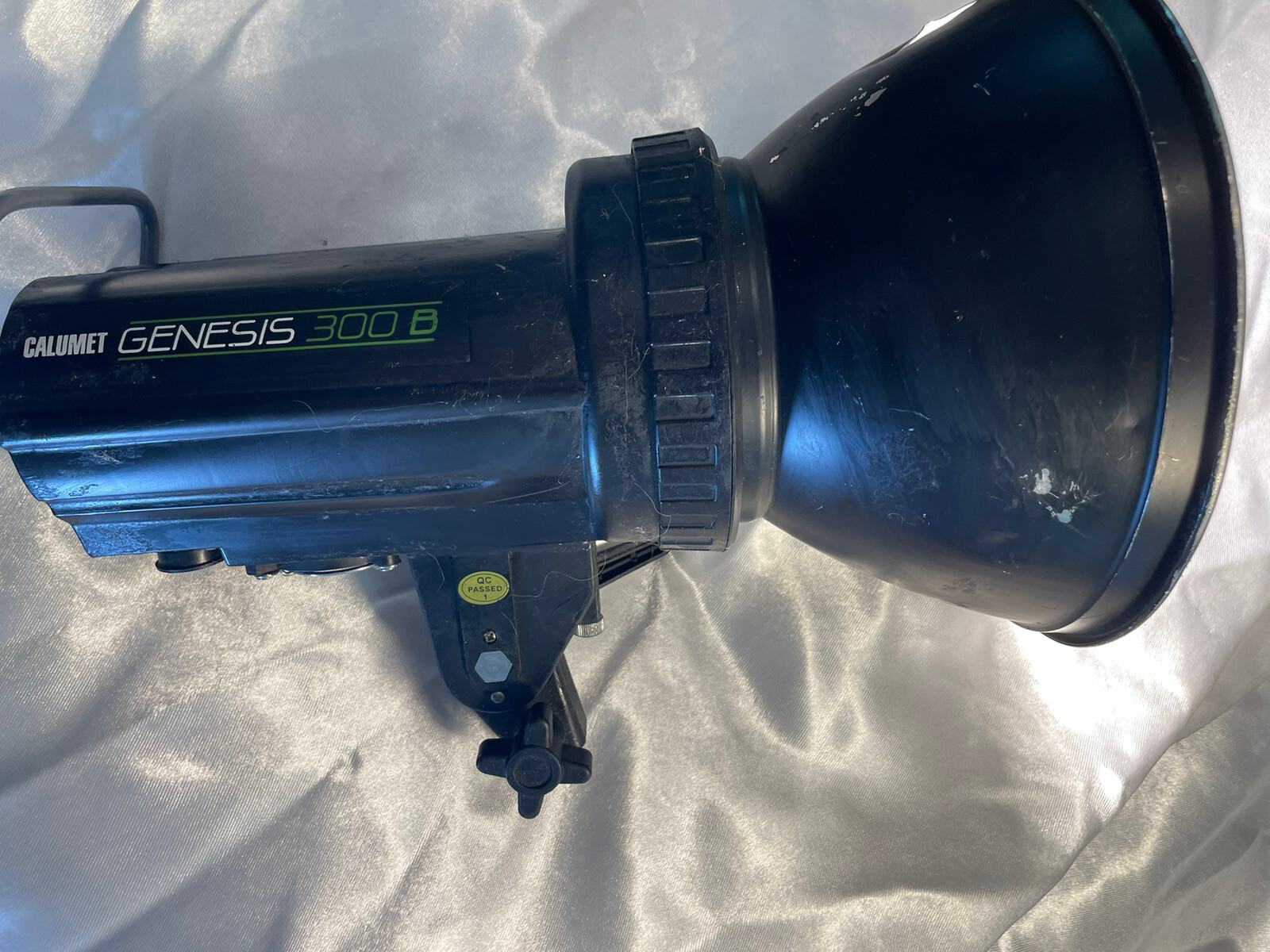 Calumet Genesis 300b Studio Flash Lighting Strobe Please Read ...