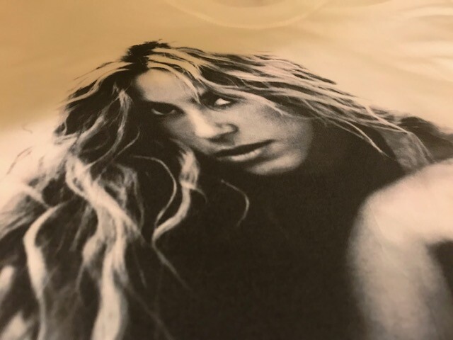 she wolf, icon, dance, shakira white regular fit cotton T-shirt, latin ...