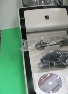 Fujitsu Fi-6230Z Document Scanner with a Copy of Installation DVD ...