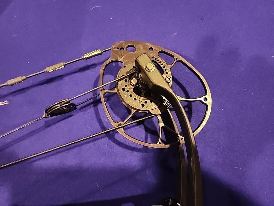 Darton Sequel 33 Brand New 2024 Right Hand Green Riser Black Limbs 50 ...