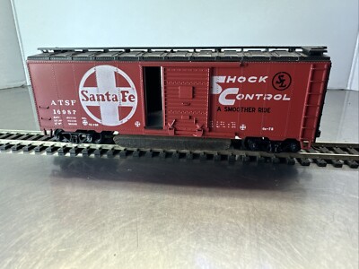 HO-scale "ATSF Shock Control" 16987 40 Foot Box Car W/ TRACK CLEANER ...
