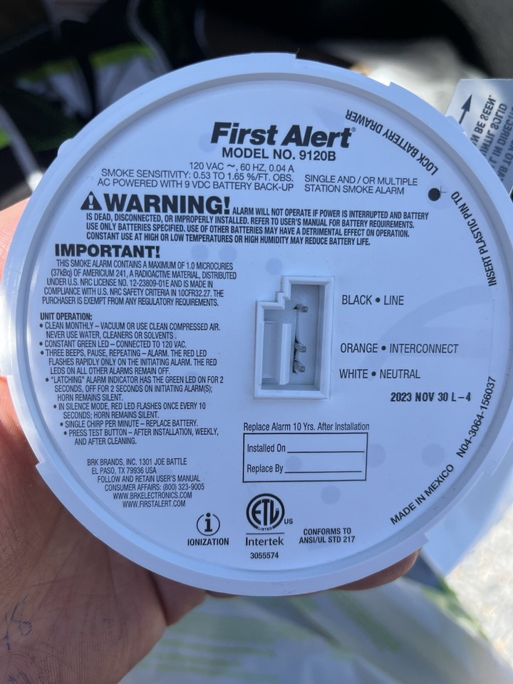 First Alert Hardwired Smoke Alarm with Battery Backup - White (9120B ...