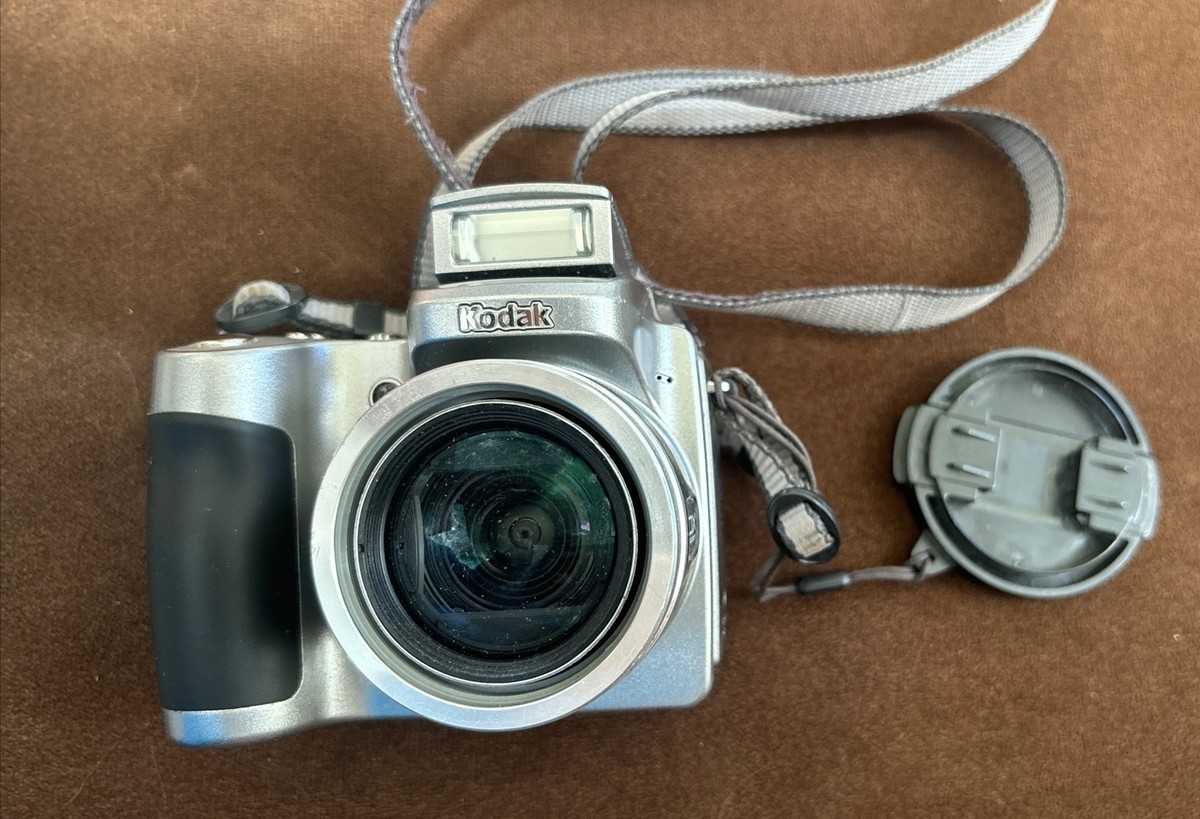 Kodak EasyShare Z740 5MP Digital Camera Silver *TESTED* W/ 2 Kodak EasyShare Z740 5MP Digital Camera Silver *TESTED* W/ 2