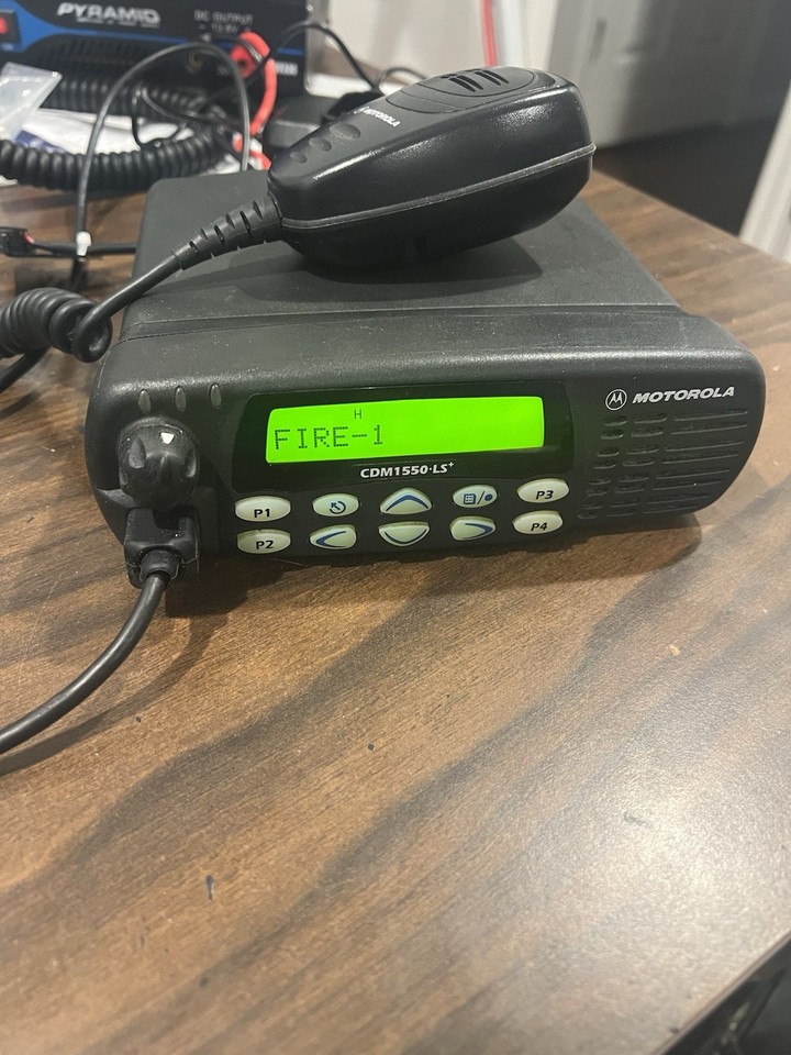 Motorola CDM1550 16 Channel UHF | eBay